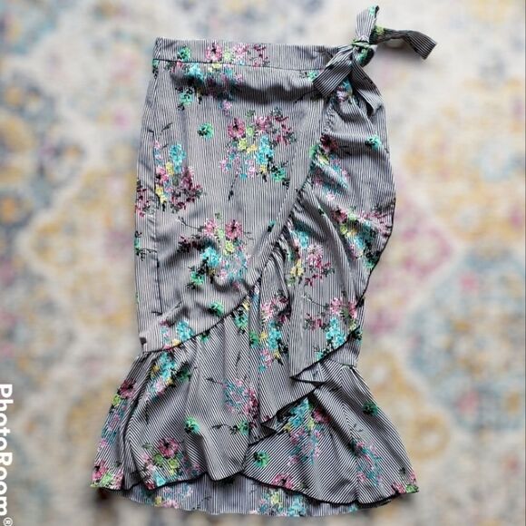 mimi + Daphne | Skirts | Mimi Daphne Wrap Upskirt | Poshmark
